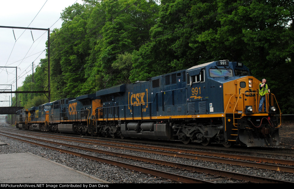CSX ES44AH 991 temporarily leads Q418-08